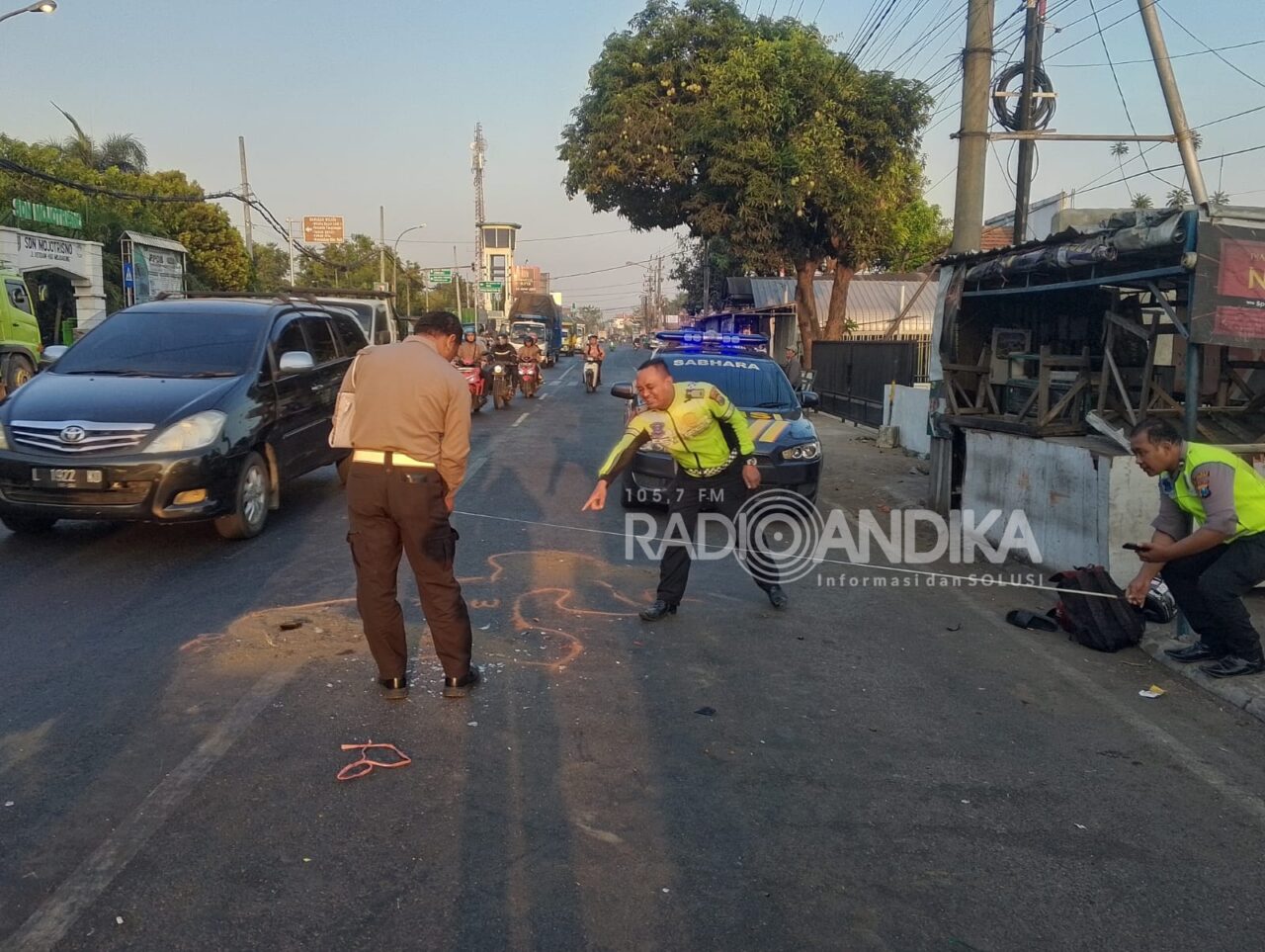 Dua Pemotor Meninggal Dunia Tabrak Truk Parkir - Kubus